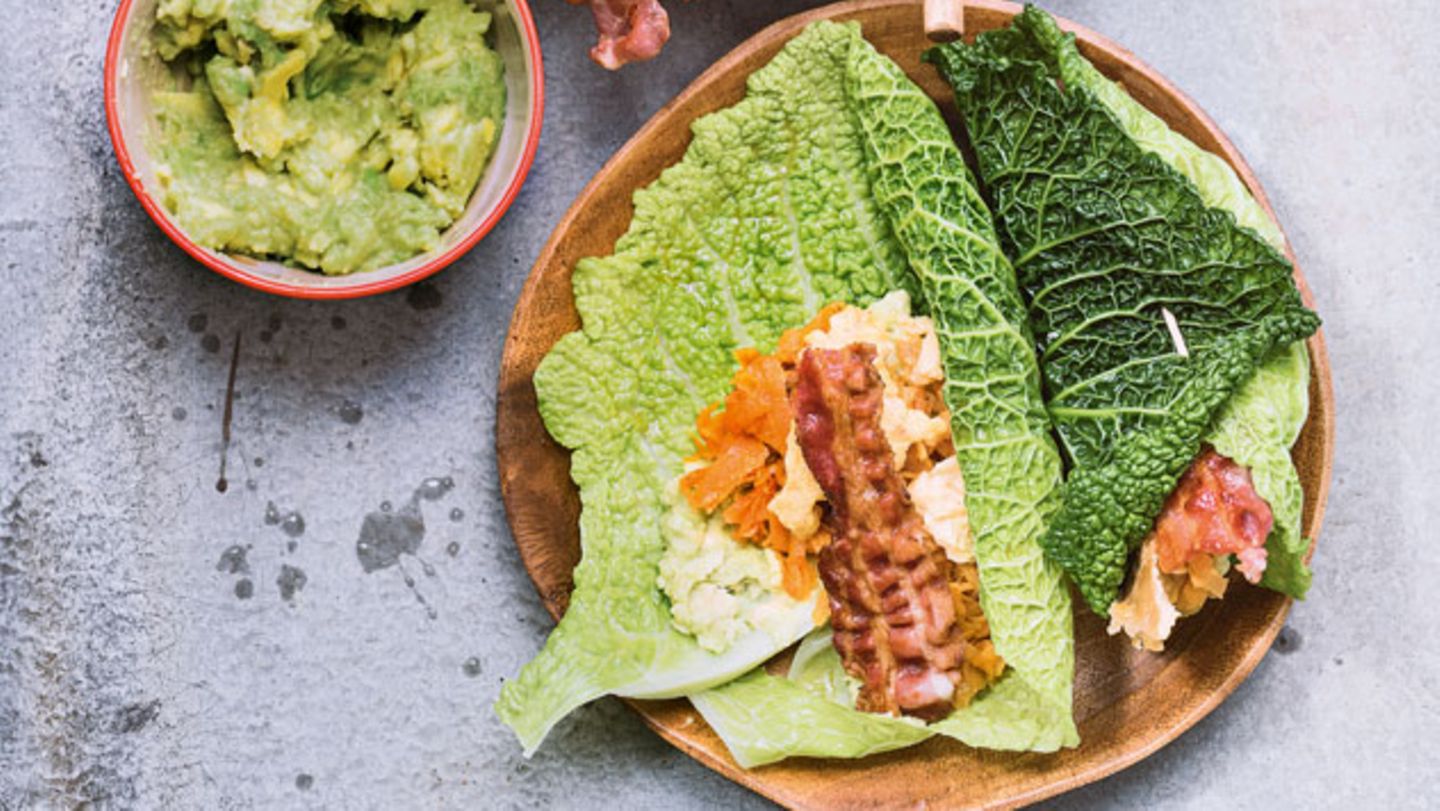 Kohl-Burritos mit Süßkartoffel-Raspeln | BRIGITTE.de