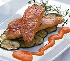 Lea Linster: Rotbarbe in feiner Begleitung | BRIGITTE.de