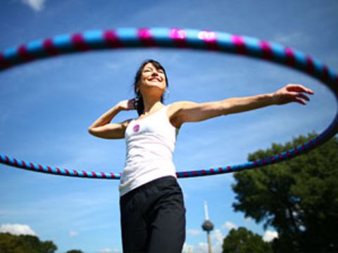 Workout: Hula-Hoop-Training: Dreh Dich! | BRIGITTE.de
