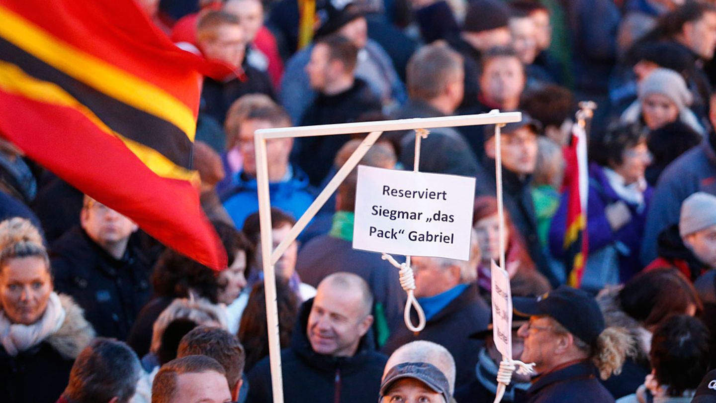 Staatsanwaltschaft ermittelt: Pegida-Galgen: Darf man so demonstrieren ...