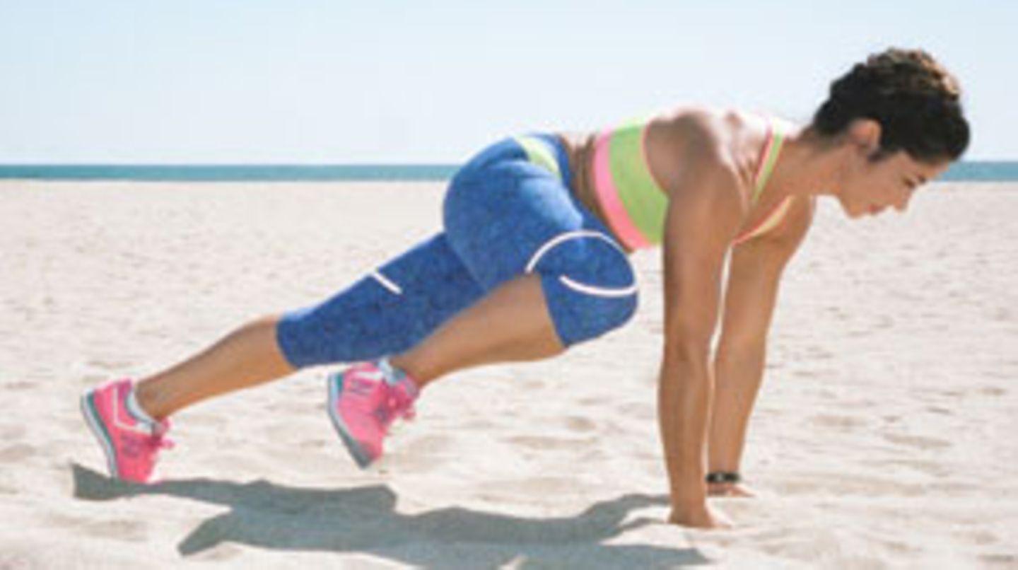 Strand-Workout: Fit in 15 Minuten - mit diesen fünf Übungen | BRIGITTE.de