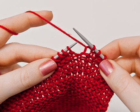 Kraus rechts stricken: Ganz einfach Stricken lernen | BRIGITTE.de