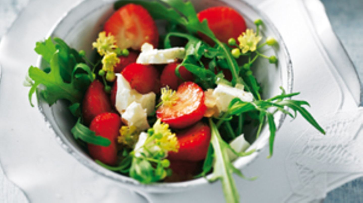 Raffinierte Frühlingsküche: Köstliche Ideen für Erdbeeren - mit Blüten ...