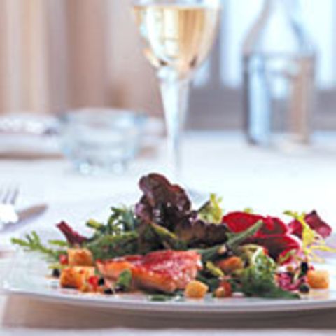 Salat mit Rotbarbenfilet | BRIGITTE.de