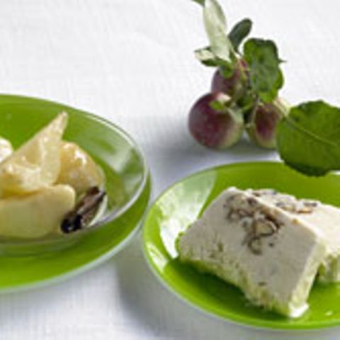 Zimtapfel und Vanillebirne mit Honig-Krokant-Parfait | BRIGITTE.de