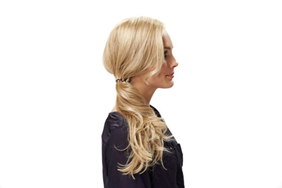 Frisuren zum Nachmachen: Mit einem Haarband zur Abendfrisur? So geht's ...