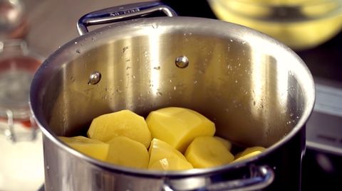 Kartoffeln kochen: Schritt für Schritt | BRIGITTE.de
