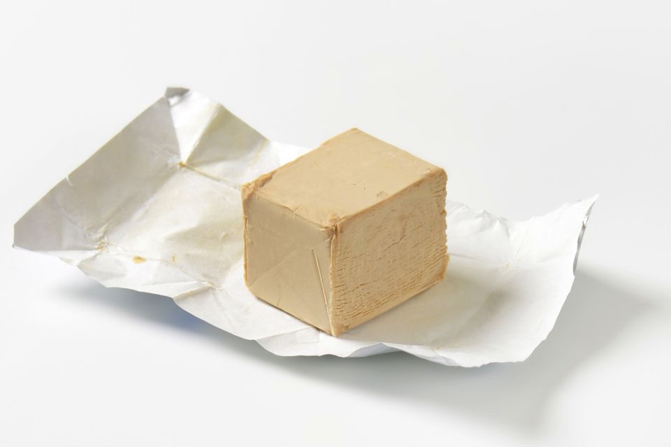 Hefe-Mythos gelüftet: Darum wiegt ein Würfel Hefe genau 42 Gramm ...