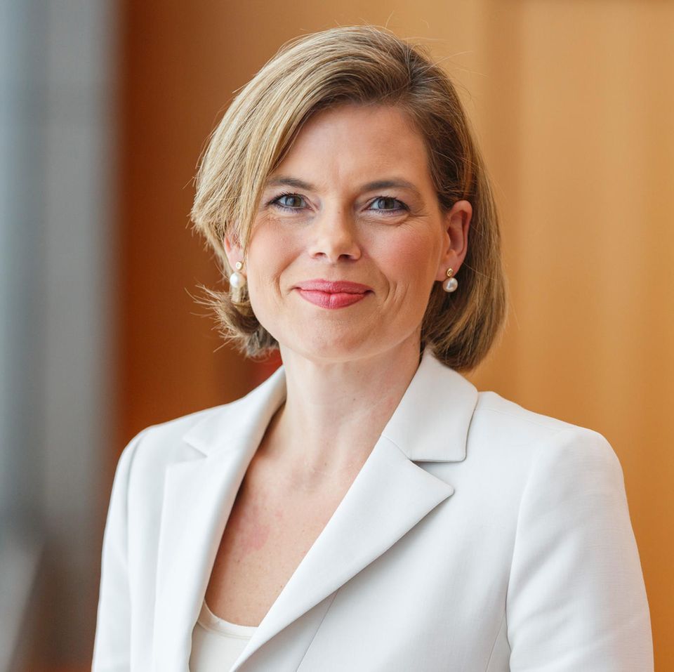 Merkel und ihr Team: Das sind die Frauen an ihrer Seite | BRIGITTE.de