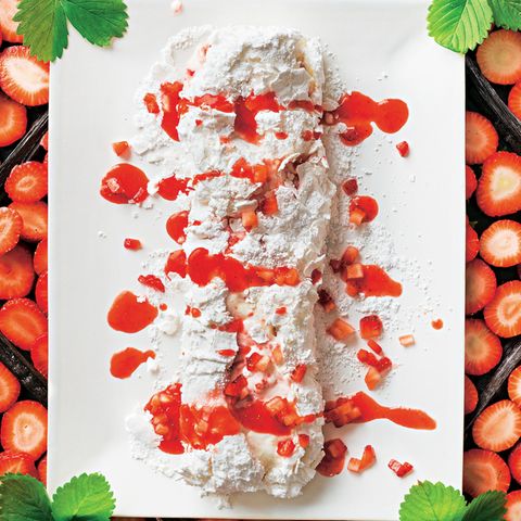 Erdbeer-Baiser-Rolle | BRIGITTE.de