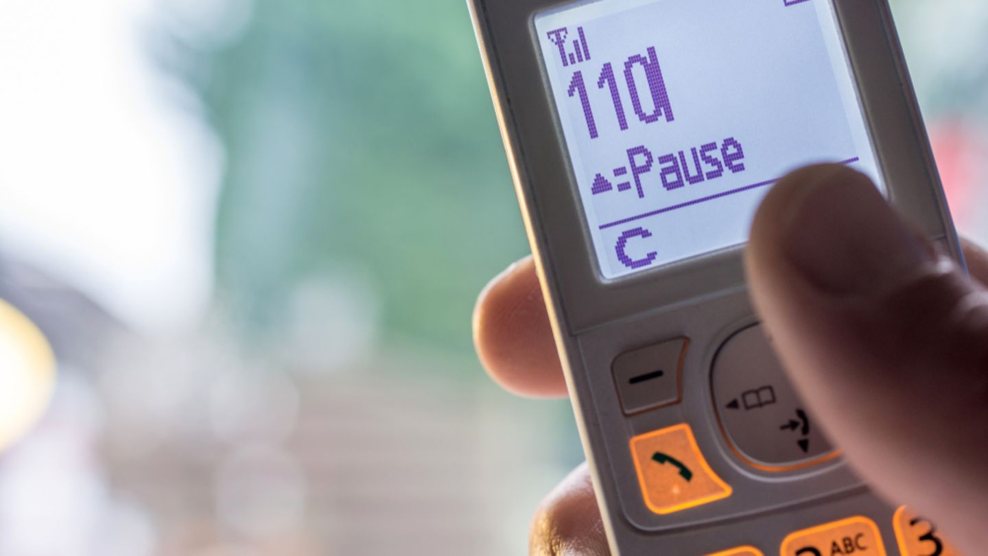 Anruf von der 110: Vorsicht, Telefonbetrüger! – Video | BRIGITTE.de