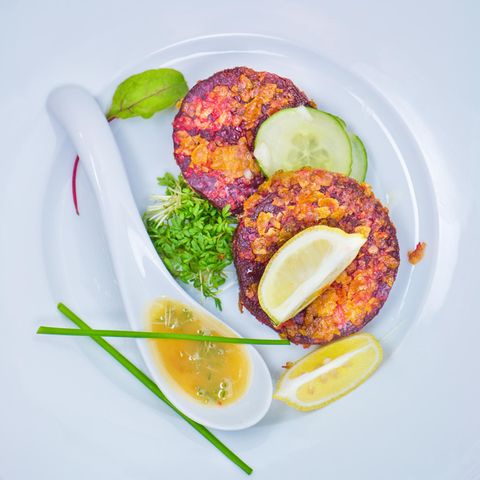 Rote-Bete-Schnitzel mit Orangensenf | BRIGITTE.de