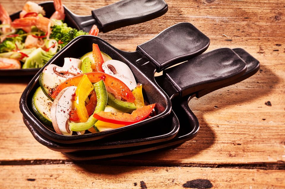 Raclette vegan zubereiten: So gelingt es | BRIGITTE.de