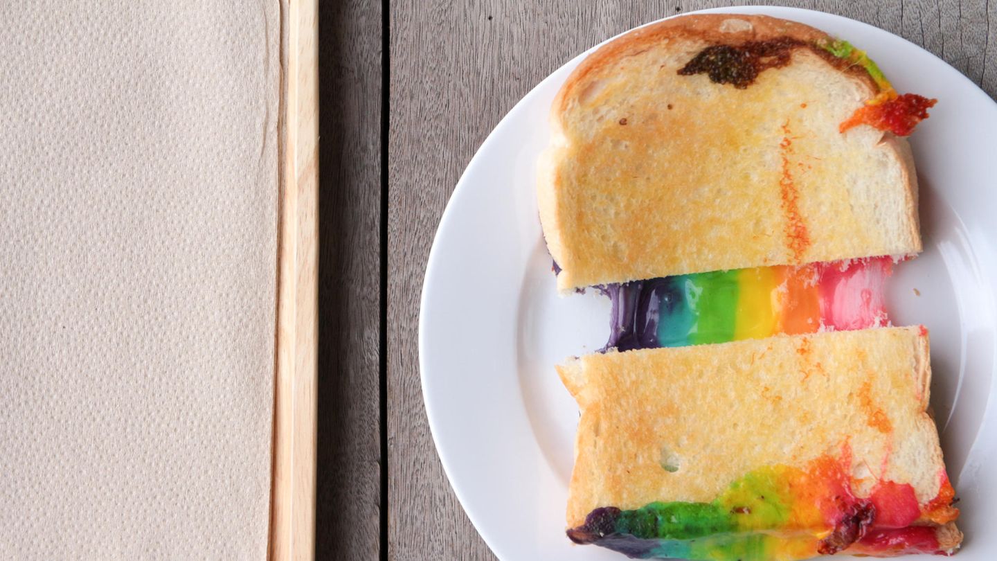 Foodies aufgepasst!: Farbexplosion auf Toast - Rainbow Grilled Cheese ...