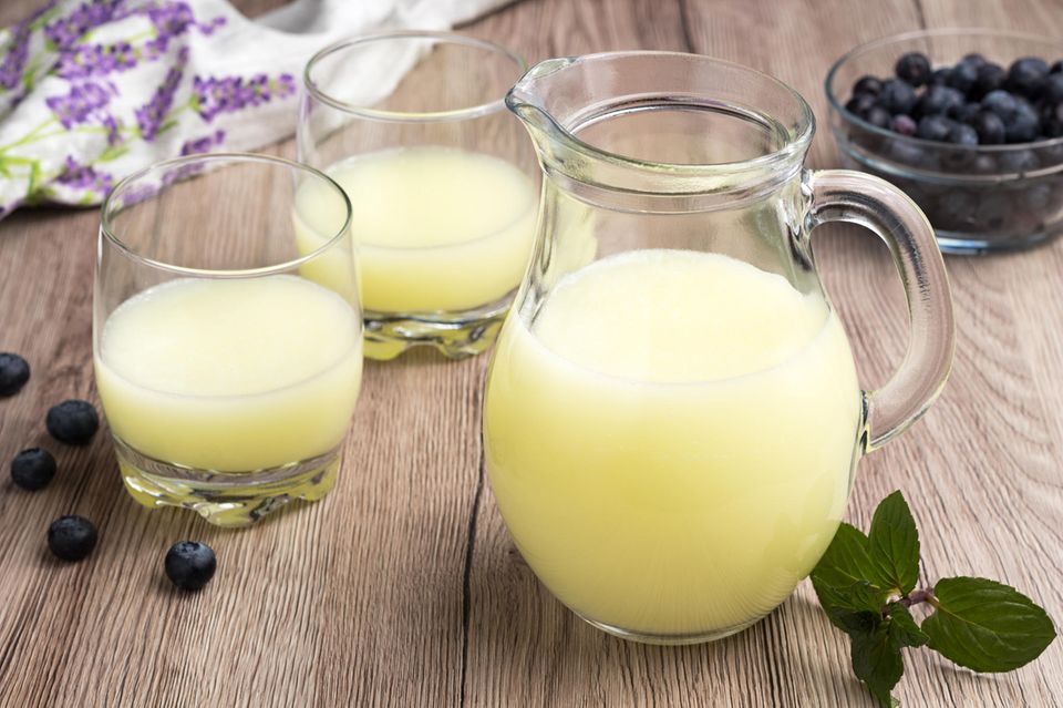 Molke: Darum ist das Getränk so gesund | BRIGITTE.de