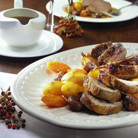 Kalbsbraten mit gebratenem Gemüse | BRIGITTE.de