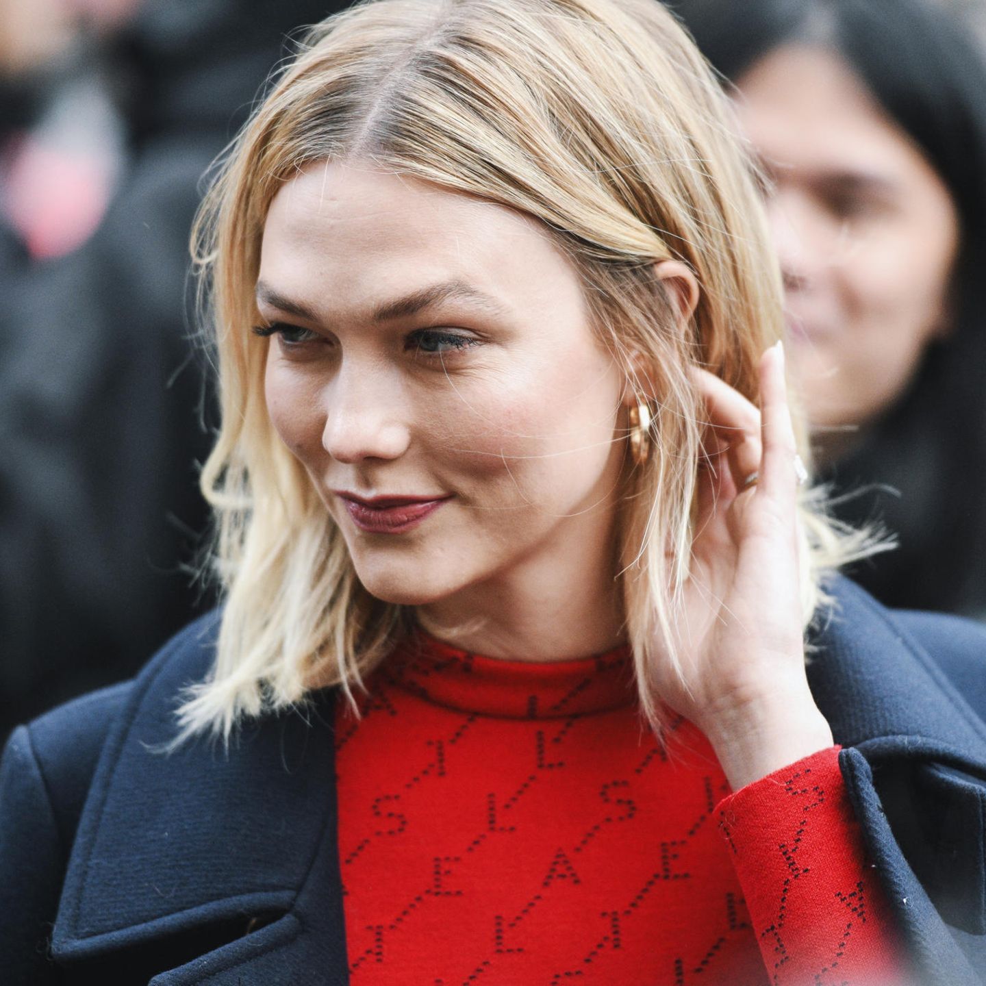 Karlie Kloss Abs Model Karlie Kloss Wears A Vintage Style Bomber