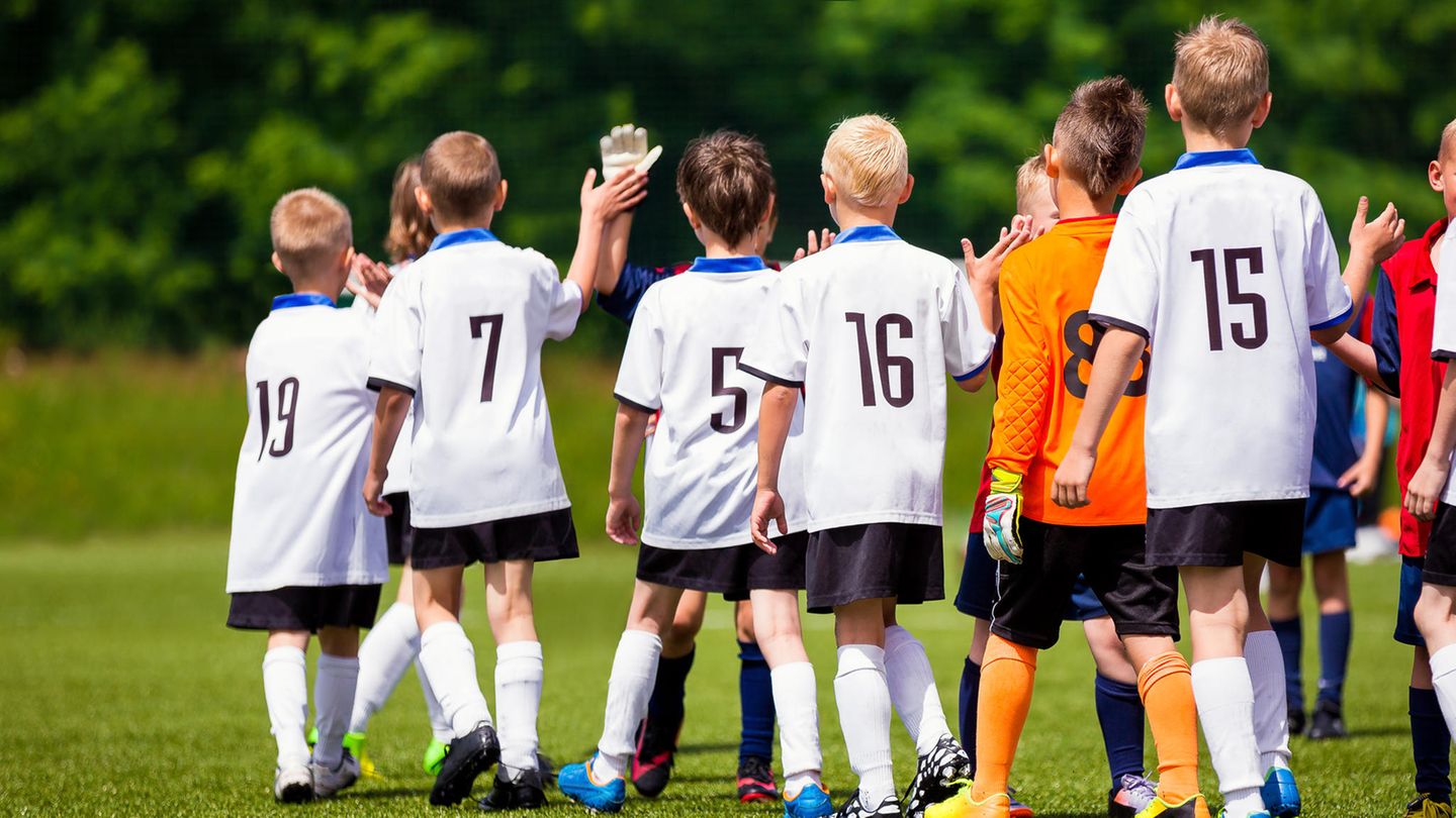 England: Alexis Brett bekommt 10 Söhne - ihr 11. Baby ist ein ...