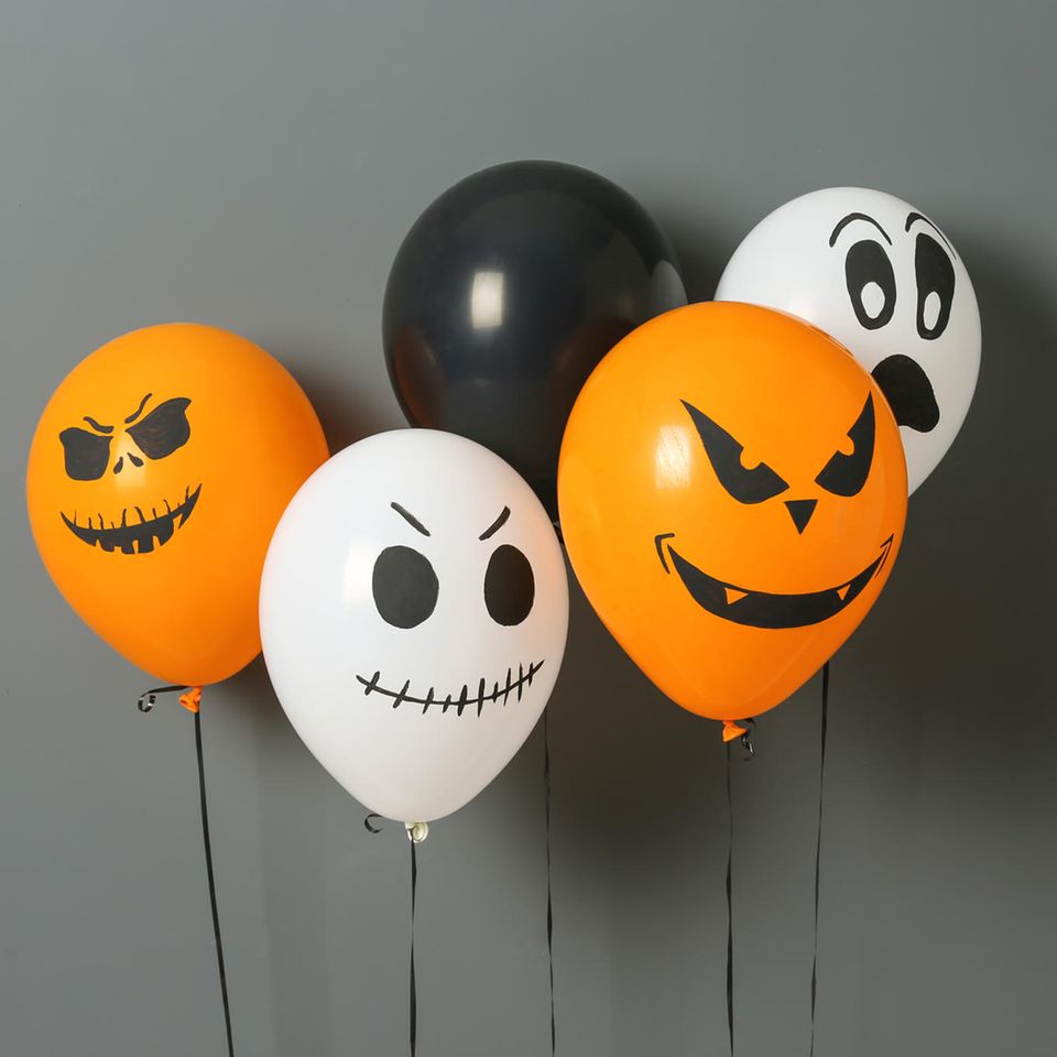 Halloween Deko basteln: 12 schaurig-schöne Ideen | BRIGITTE.de Halloween Deko basteln: 12 schaurig-schöne Ideen | BRIGITTE.de