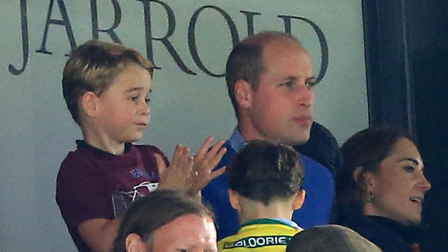 News im Video: Prinz George: Großer Jubel im Fußballstadion | BRIGITTE.de