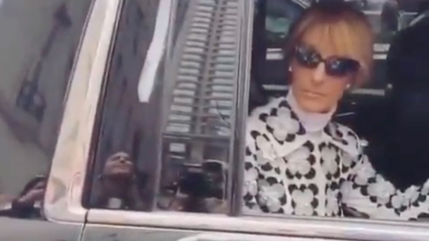 Céline Dion: Hier stoppt sie den Verkehr für einen Fan - Video ...