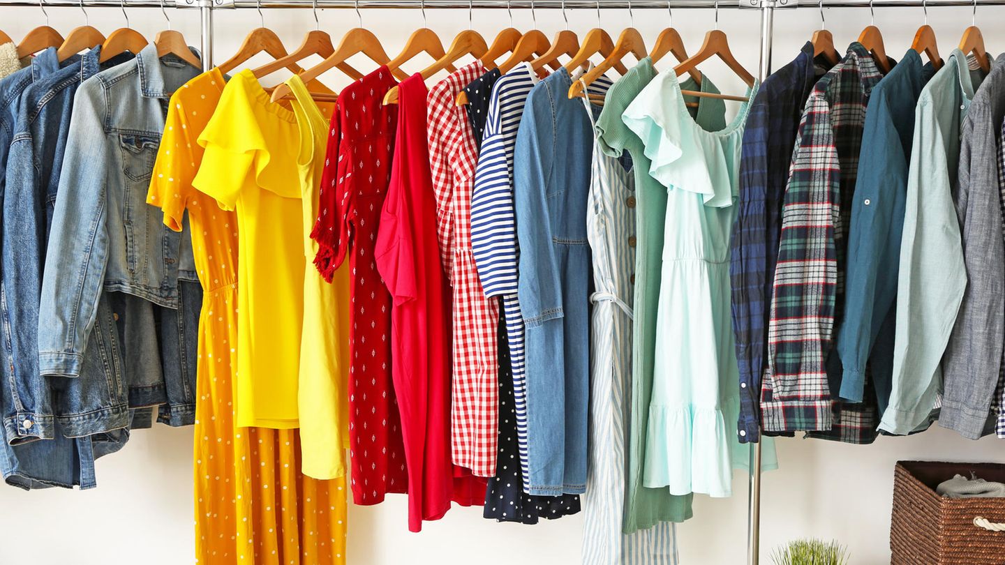 5 Tipps, mit denen du länger etwas von deiner Kleidung hast - Video ...