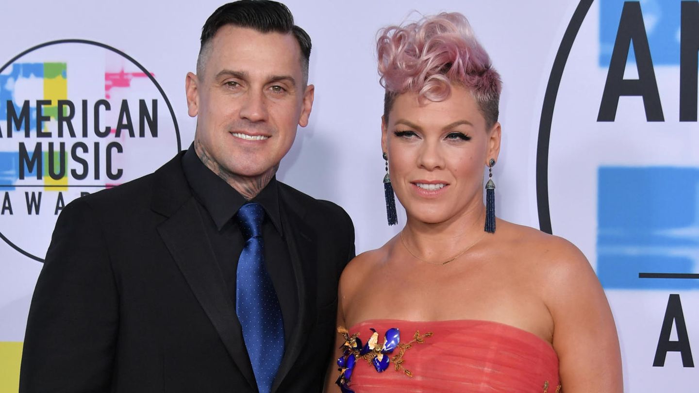 News-Video: Pink - Ihr Ehemann bringt Kids das Schießen bei | BRIGITTE.de