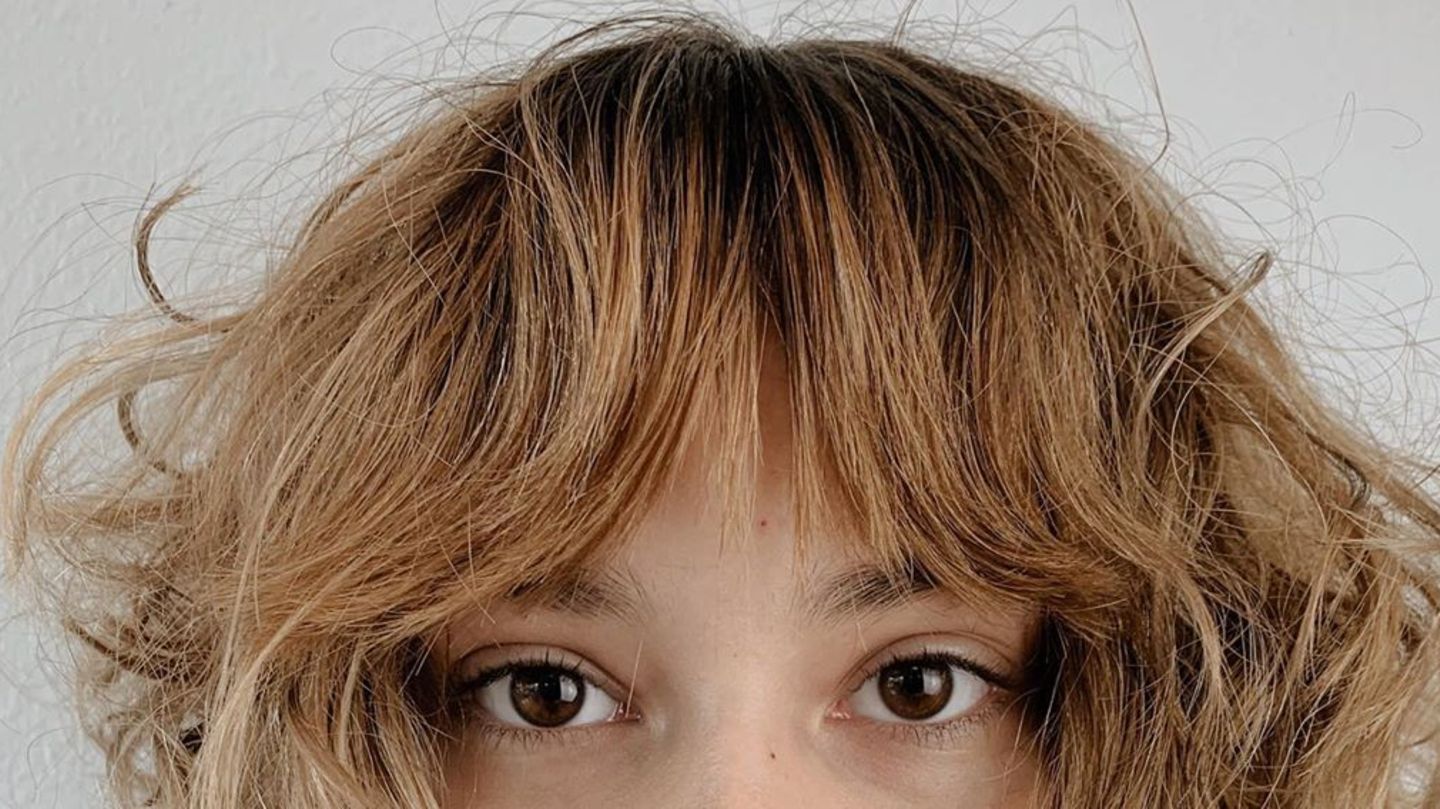 Baby Fringe: So trägt man Pony im Herbst 2020 - Video | BRIGITTE.de