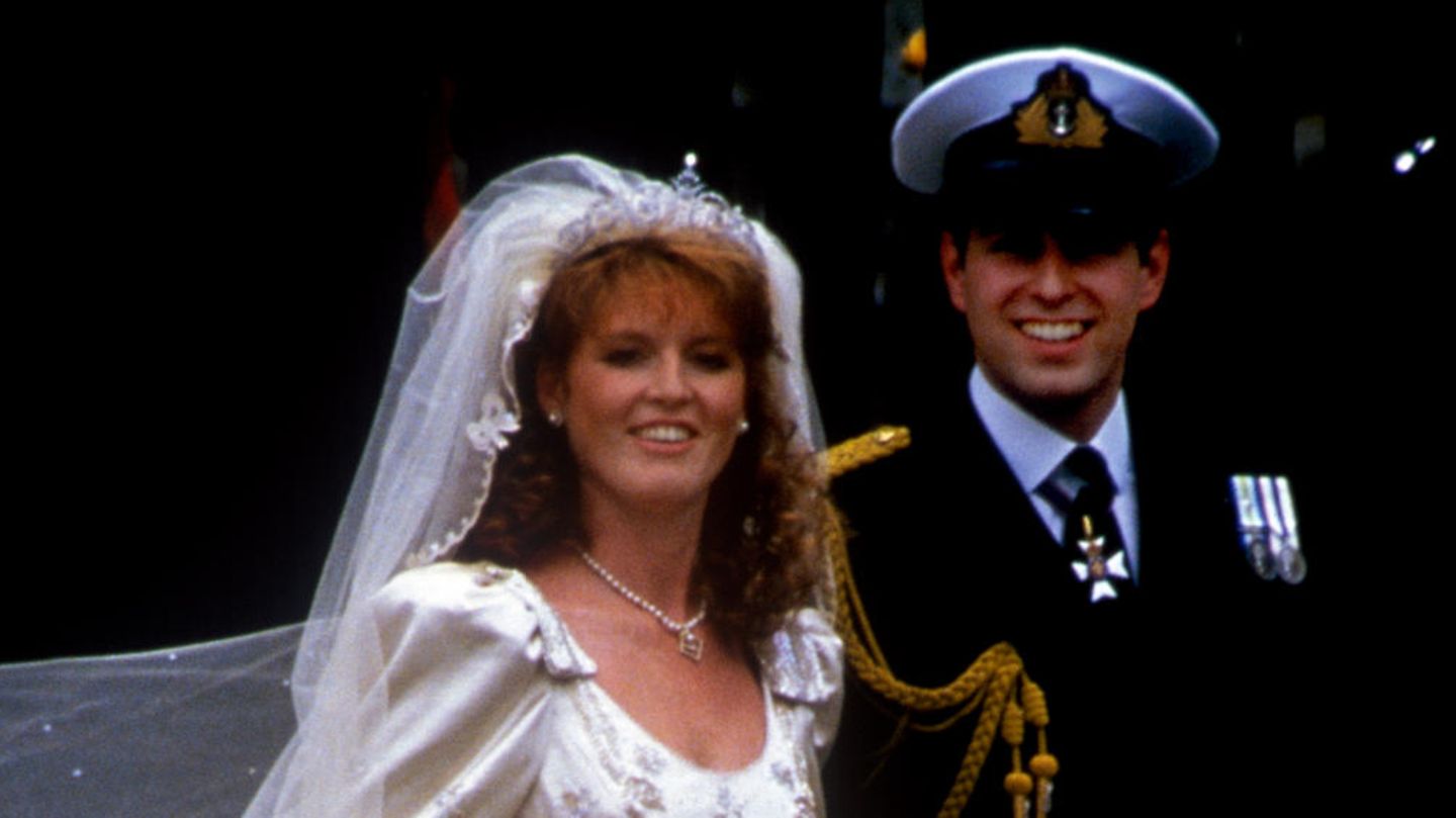 Vor den Skandalen: Im pompösen 80's Dress hat Sarah Ferguson vor 39 ...