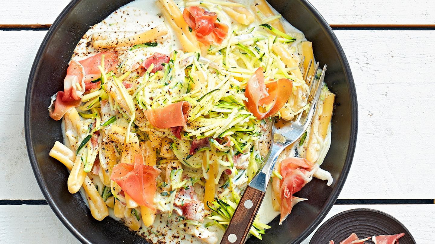 Zucchini-Pasta mit Parma-Schinken | BRIGITTE.de