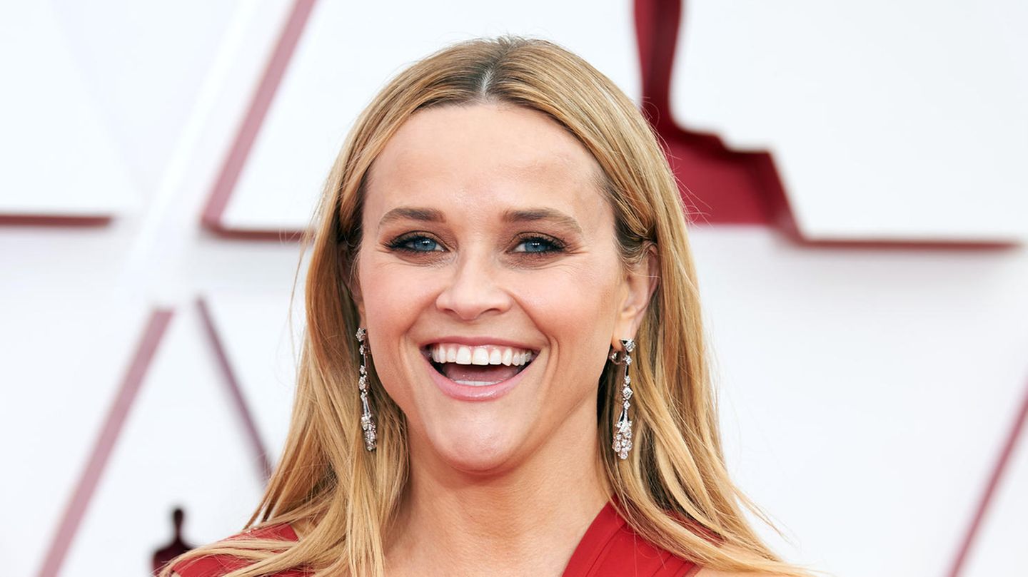 Reese Witherspoon: Photoshop-Alarm auf Cover sorgt für böse Kommentare ...