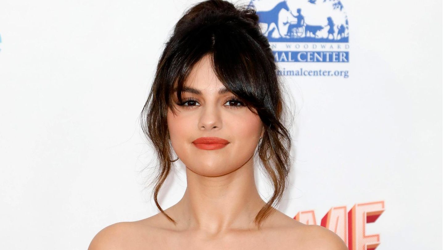 Selena Gomez schießt gegen Body-Shamer: "Echte Bäuche sind zurück ...