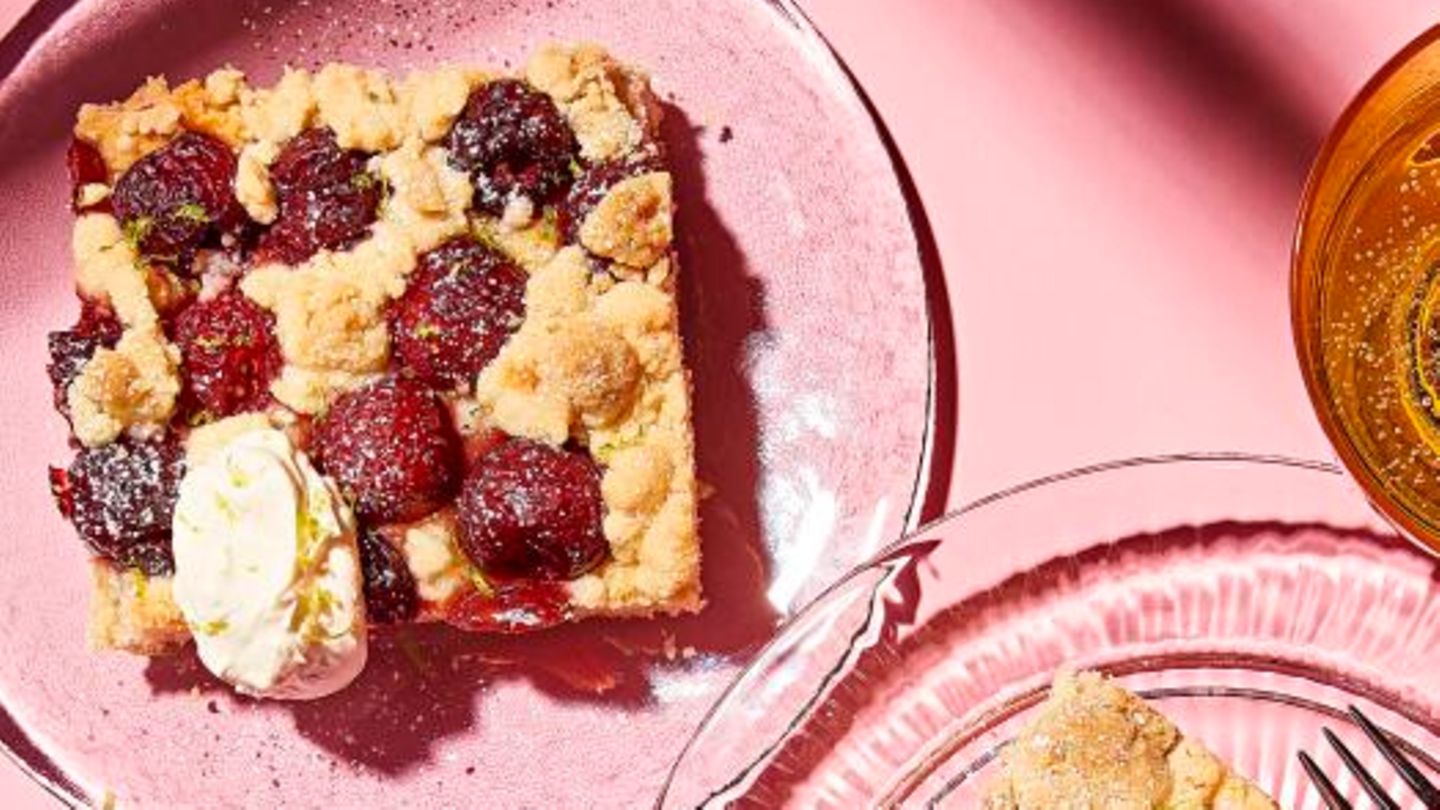 Kirsch-Grieß-Kuchen mit Streuseln | BRIGITTE.de