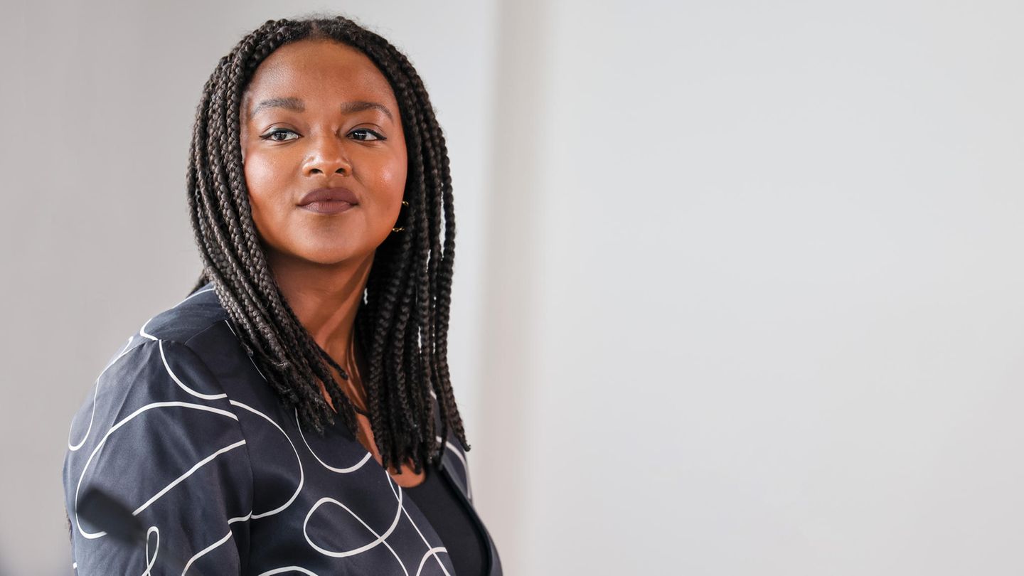 Aminata Touré: Die Politikerin ziert das Cover der deutschen Vogue ...