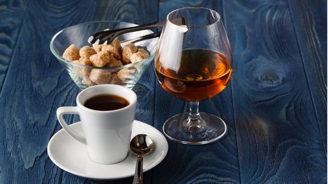 Absacker? Kaffee oder Schnaps – Das fördert die Verdauung wirklich ...