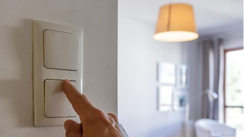 3-Minuten-Regel: Mit dem Lichtschalter-Trick ganz einfach Strom sparen ...