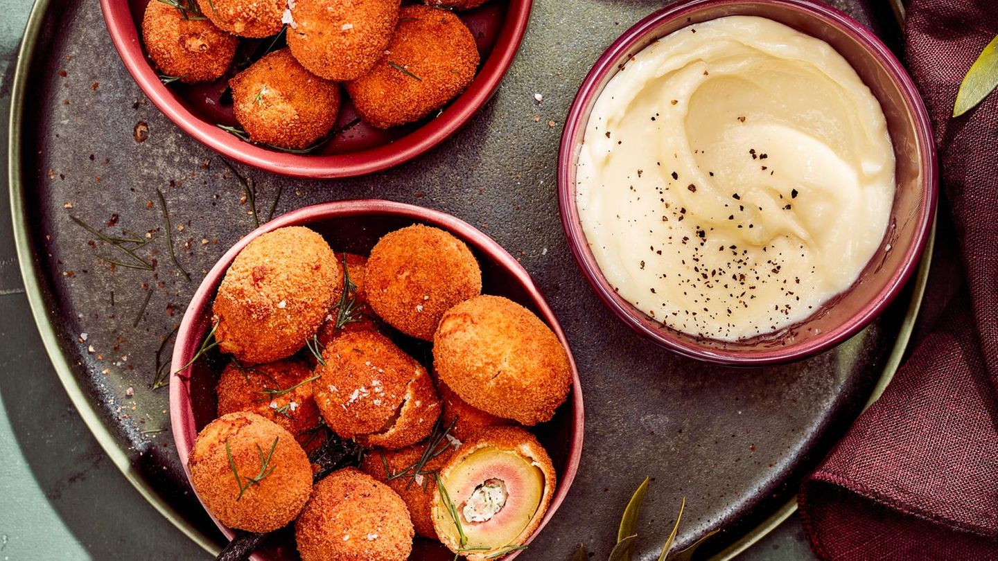 Frittierte Riesenoliven mit Garnelenfüllung | BRIGITTE.de