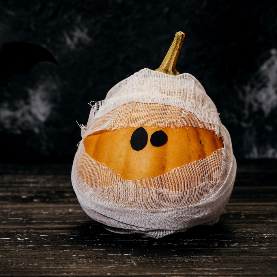 Halloween-Deko basteln: 15 schaurig-gute Ideen | BRIGITTE.de Halloween-Deko basteln: 15 schaurig-gute Ideen | BRIGITTE.de