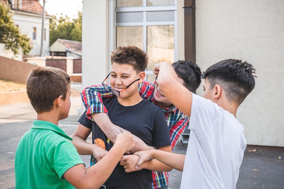Gewaltprävention: "Selbstzweifel führen häufig dazu, andere klein ...