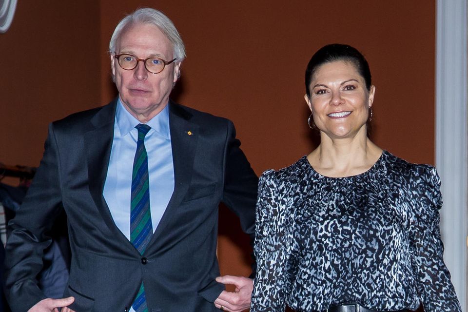 Monochrom in Pastell: 3 Farben der Krönung, die perfekt für ...