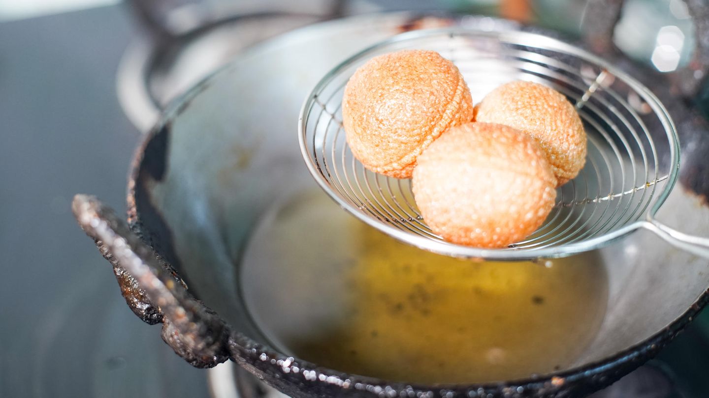 Frittieren im Topf: So klappt's ohne Fritteuse | BRIGITTE.de
