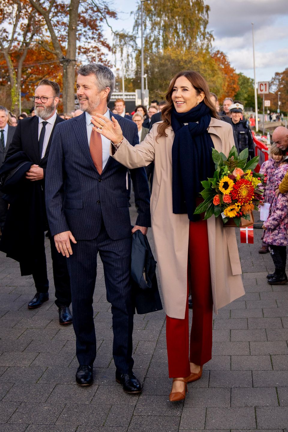 Königin Mary: Mit diesem sonnigen Accessoire wirkt sie herrlich normal ...