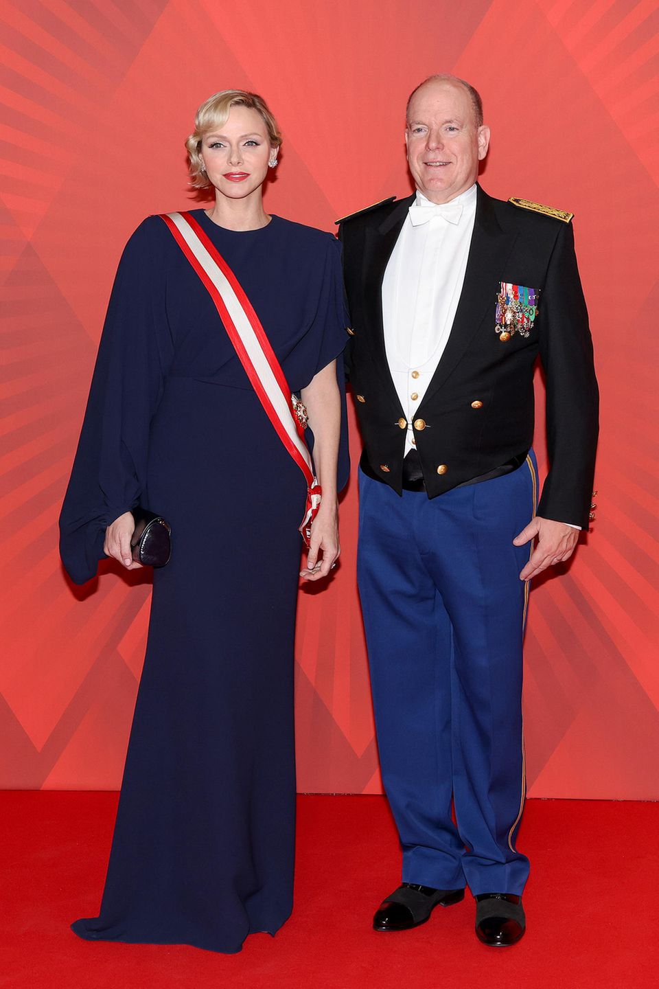 Fürstin Charlène: Elegant in Samt zur Jubiläumsfeier | BRIGITTE.de