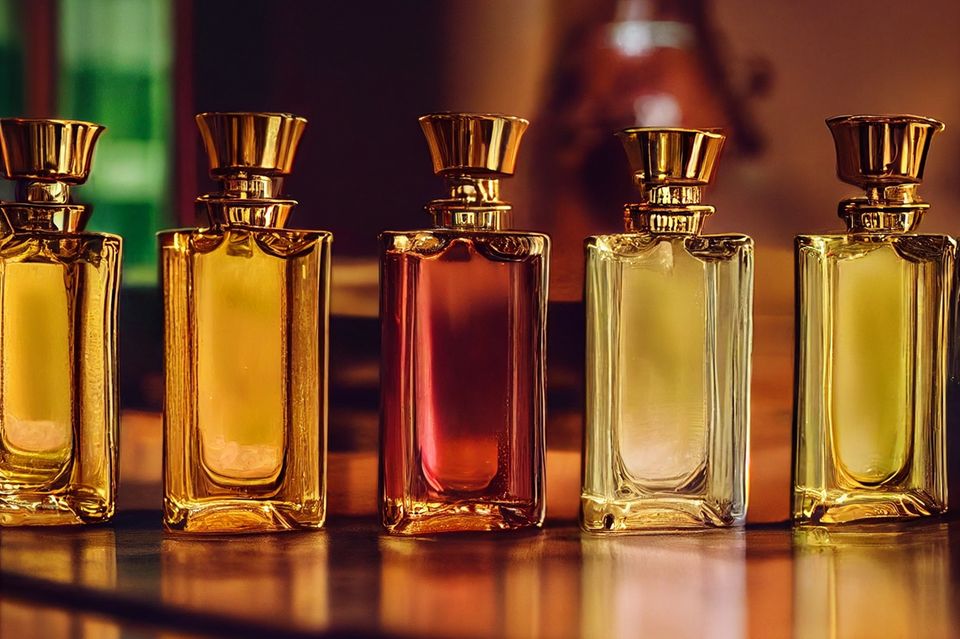 Parfum richtig auftragen: So riecht es am längsten | BRIGITTE.de
