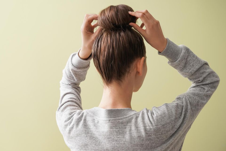 Dutt mit Duttkissen: So gelingt der perfekte Bun | BRIGITTE.de