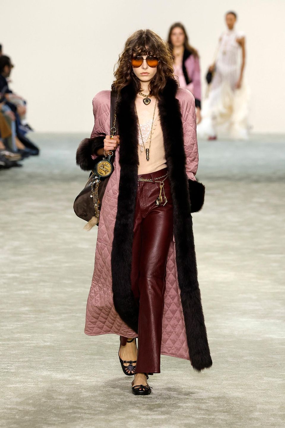 Kate Moss, Carla Bruni + Co.: Diese Stars begeisterten bei der Fashion ...