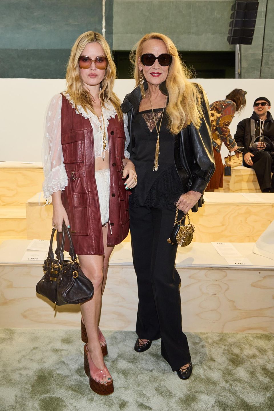 Kate Moss, Carla Bruni + Co.: Diese Stars begeisterten bei der Fashion ...