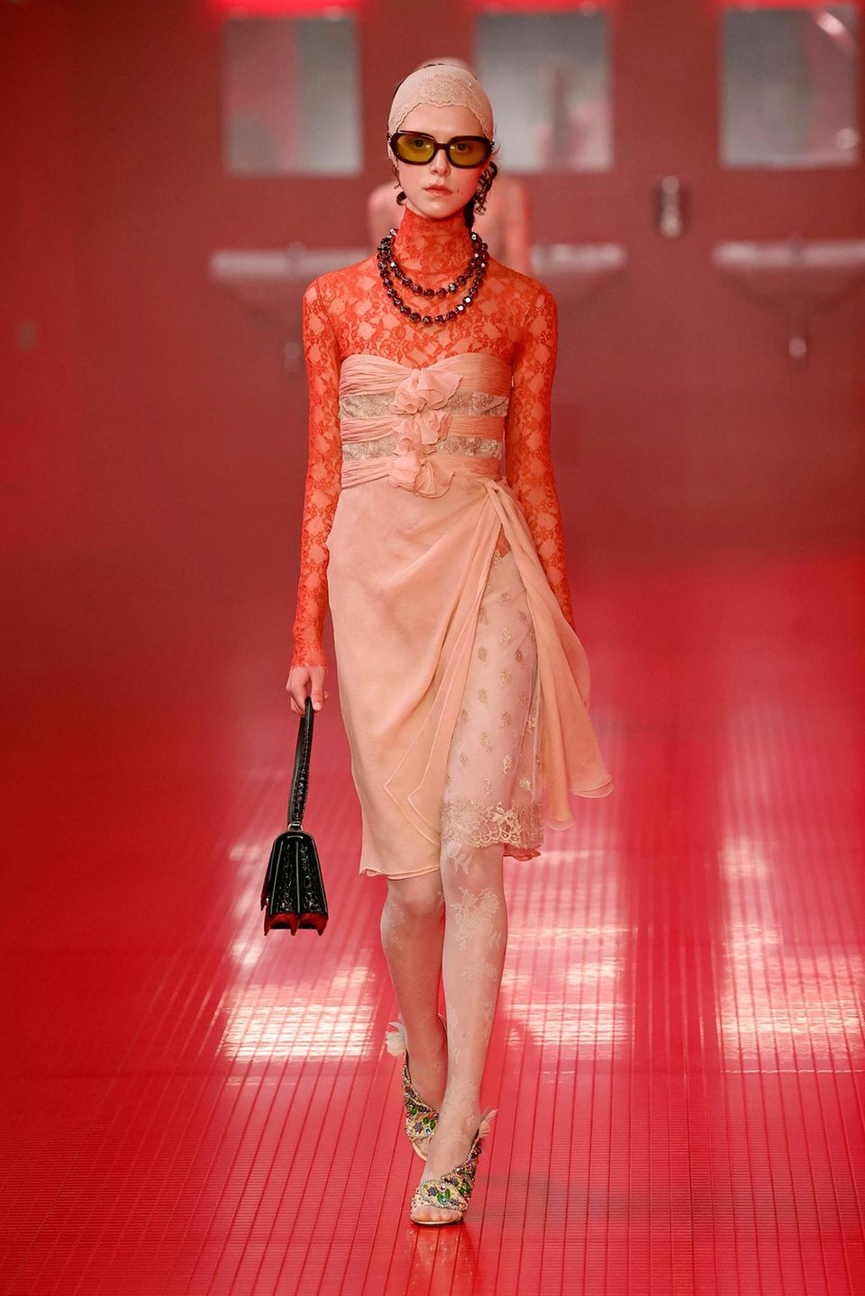 Kate Moss, Carla Bruni + Co.: Diese Stars begeisterten bei der Fashion ...