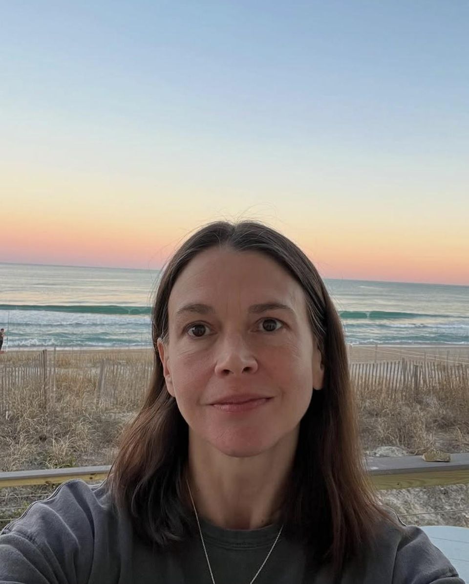 Sommersonne und Waldbaden: Das reicht, um Esther Schweins zum Strahlen ...