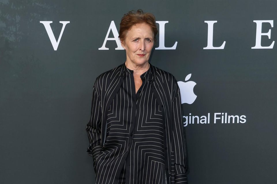 Grammys 2024: Die schönsten Looks von Taylor Swift, Paris Hilton und Co ...